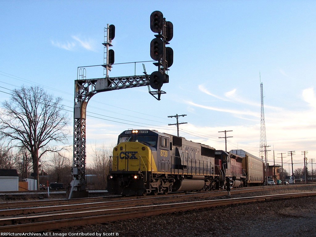 CSX 8739 Q281